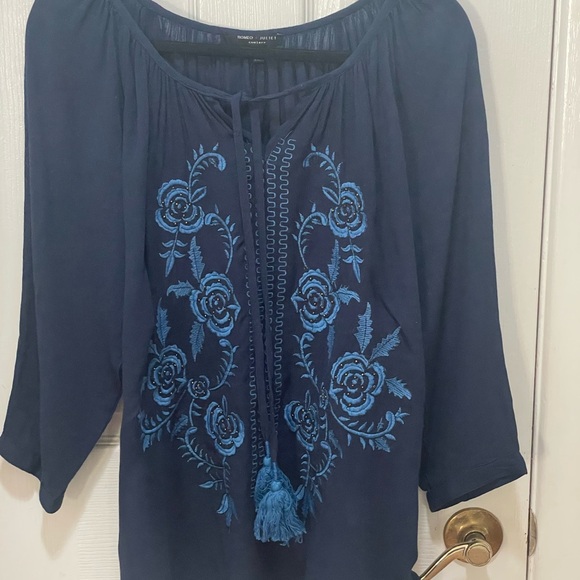 Romeo & Juliet Couture | Tops | Romeojuliet Dark Blue Floral ...